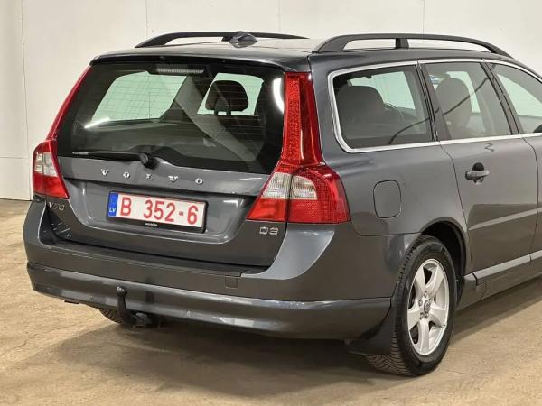 Pelēks Volvo V70 2010 Jūrmala, ar dzinēja tilpumu 2.00 L un nobraukumu 380 tūkst. km par 5650 €, foto 10 vietnē AUTOMOTO.COM.LV