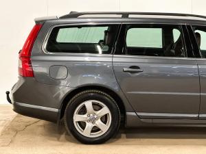 Pelēks Volvo V70 2010 Jūrmala, ar dzinēja tilpumu 2.00 L un nobraukumu 380 tūkst. km par 5650 €, foto 13 vietnē AUTOMOTO.COM.LV