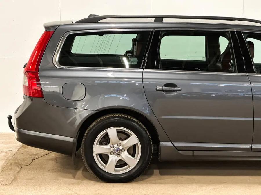Pelēks Volvo V70 2010 Jūrmala, ar dzinēja tilpumu 2.00 L un nobraukumu 380 tūkst. km par 5650 €, foto 13 vietnē AUTOMOTO.COM.LV