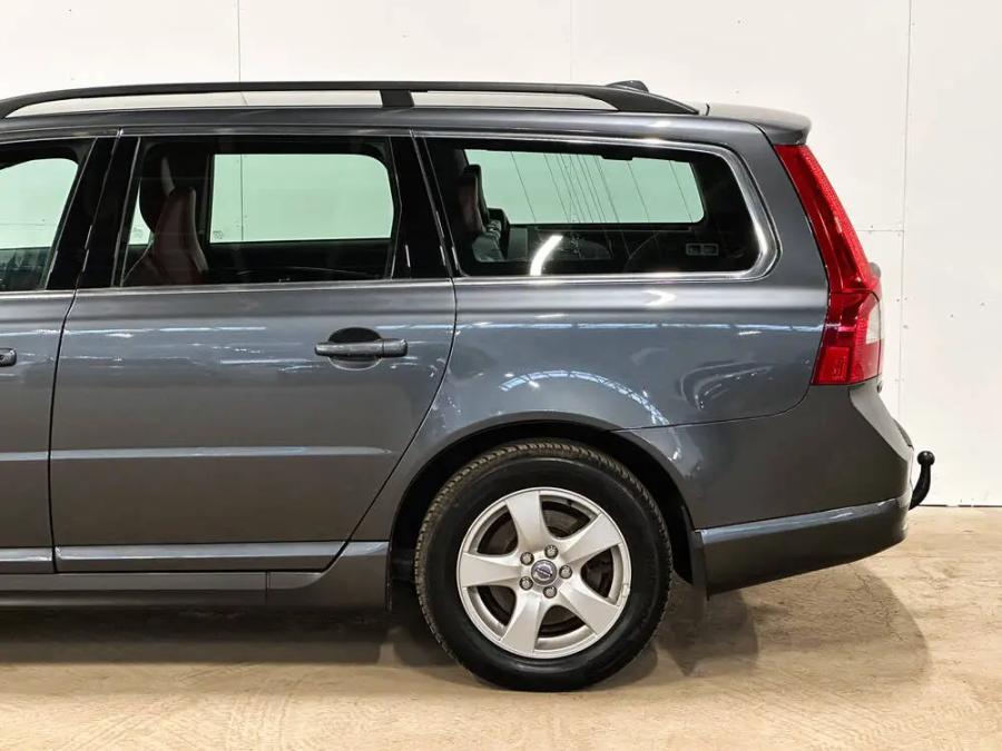 Pelēks Volvo V70 2010 Jūrmala, ar dzinēja tilpumu 2.00 L un nobraukumu 380 tūkst. km par 5650 €, foto 17 vietnē AUTOMOTO.COM.LV