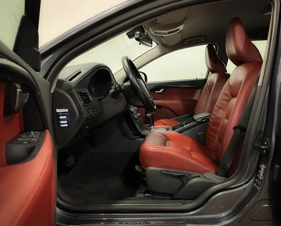 Pelēks Volvo V70 2010 Jūrmala, ar dzinēja tilpumu 2.00 L un nobraukumu 380 tūkst. km par 5650 €, foto 21 vietnē AUTOMOTO.COM.LV
