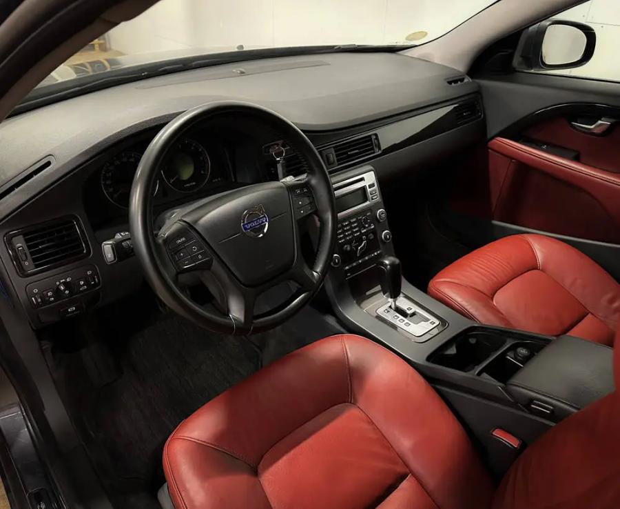 Pelēks Volvo V70 2010 Jūrmala, ar dzinēja tilpumu 2.00 L un nobraukumu 380 tūkst. km par 5650 €, foto 27 vietnē AUTOMOTO.COM.LV