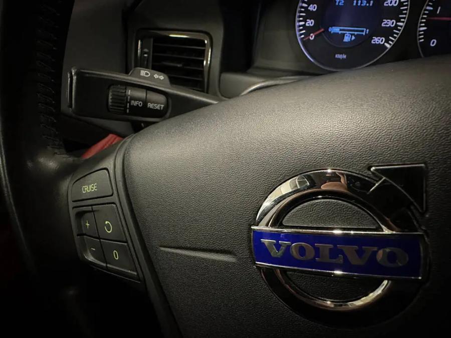 Pelēks Volvo V70 2010 Jūrmala, ar dzinēja tilpumu 2.00 L un nobraukumu 380 tūkst. km par 5650 €, foto 31 vietnē AUTOMOTO.COM.LV