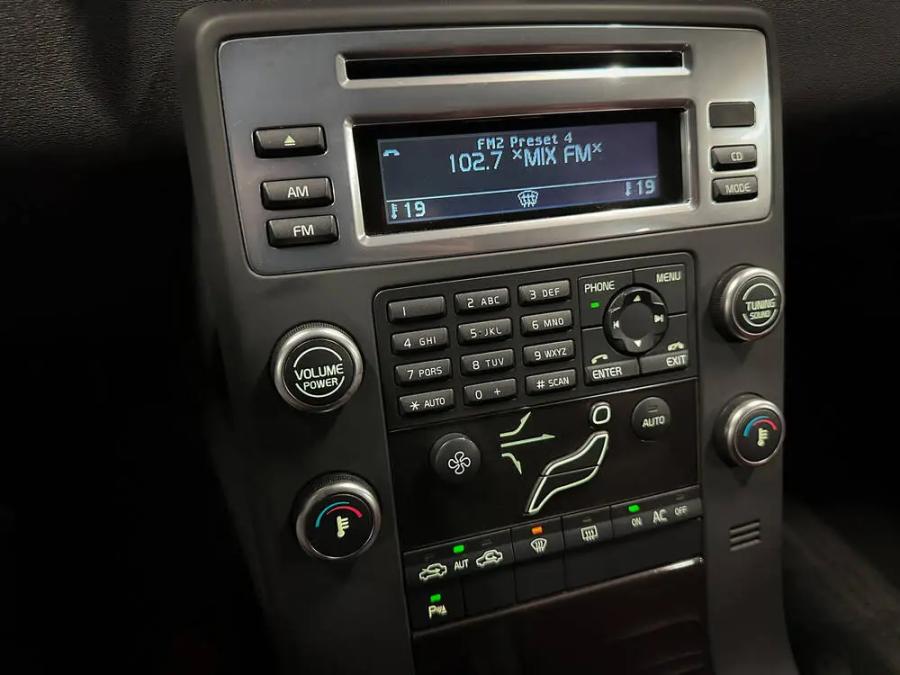Pelēks Volvo V70 2010 Jūrmala, ar dzinēja tilpumu 2.00 L un nobraukumu 380 tūkst. km par 5650 €, foto 33 vietnē AUTOMOTO.COM.LV