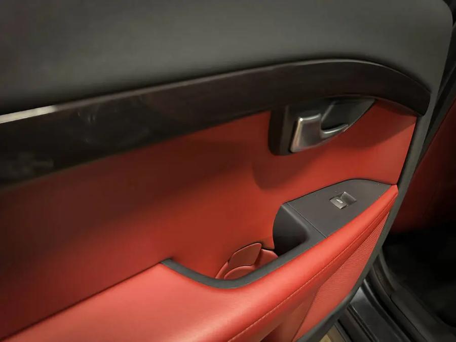 Pelēks Volvo V70 2010 Jūrmala, ar dzinēja tilpumu 2.00 L un nobraukumu 380 tūkst. km par 5650 €, foto 35 vietnē AUTOMOTO.COM.LV