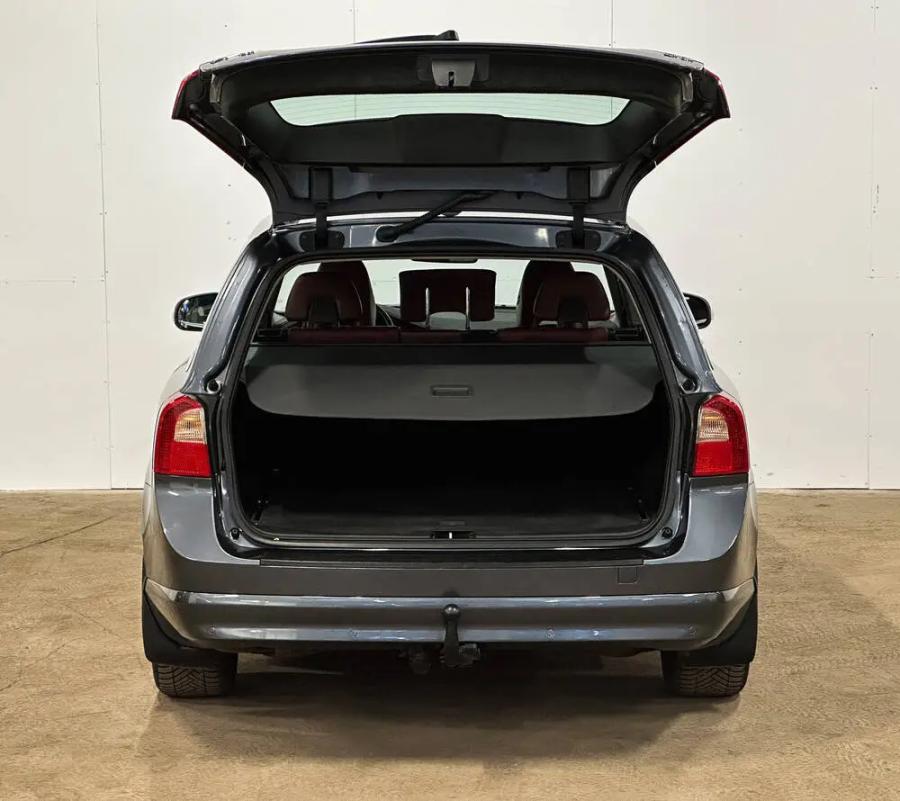Pelēks Volvo V70 2010 Jūrmala, ar dzinēja tilpumu 2.00 L un nobraukumu 380 tūkst. km par 5650 €, foto 36 vietnē AUTOMOTO.COM.LV