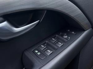 Pelēks Volvo V70 2010 Rīga, ar dzinēja tilpumu 1.60 L un nobraukumu 236 tūkst. km par 5550 €, foto 8 vietnē AUTOMOTO.COM.LV