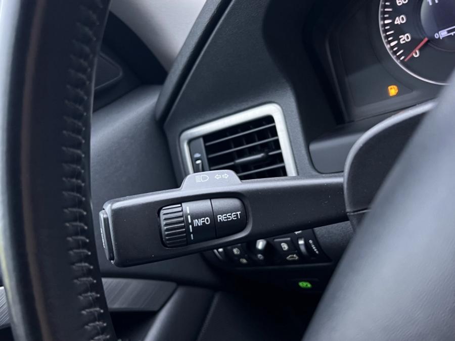 Pelēks Volvo V70 2010 Rīga, ar dzinēja tilpumu 1.60 L un nobraukumu 236 tūkst. km par 5550 €, foto 14 vietnē AUTOMOTO.COM.LV