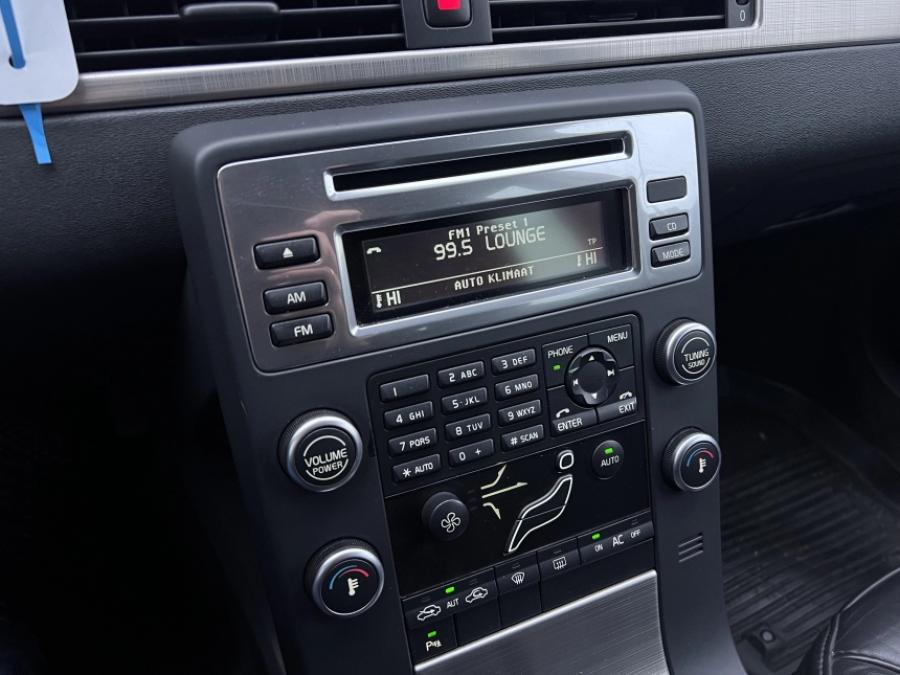 Pelēks Volvo V70 2010 Rīga, ar dzinēja tilpumu 1.60 L un nobraukumu 236 tūkst. km par 5550 €, foto 21 vietnē AUTOMOTO.COM.LV