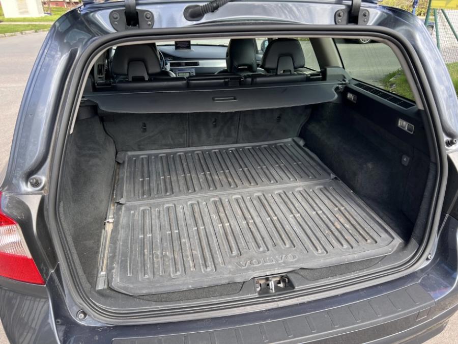 Pelēks Volvo V70 2010 Rīga, ar dzinēja tilpumu 1.60 L un nobraukumu 236 tūkst. km par 5550 €, foto 22 vietnē AUTOMOTO.COM.LV