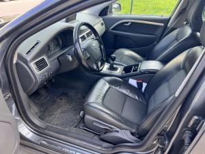 Pelēks Volvo V70 2010 Rīga, ar dzinēja tilpumu 1.60 L un nobraukumu 236 tūkst. km par 5550 €, foto 24 vietnē AUTOMOTO.COM.LV