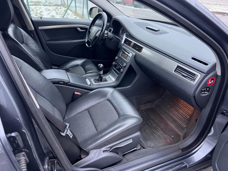 Pelēks Volvo V70 2010 Rīga, ar dzinēja tilpumu 1.60 L un nobraukumu 236 tūkst. km par 5550 €, foto 30 vietnē AUTOMOTO.COM.LV