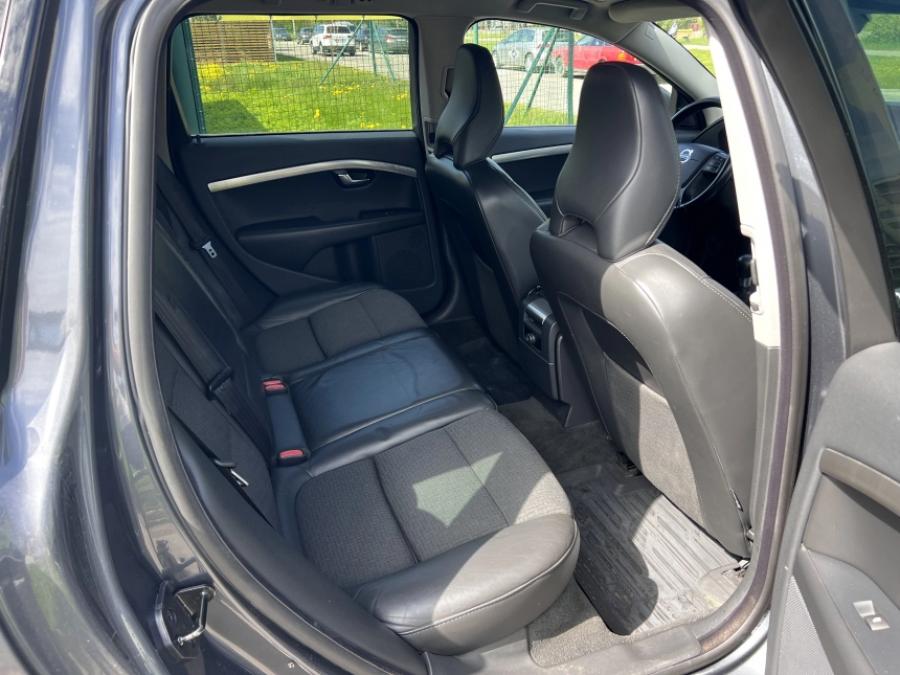 Pelēks Volvo V70 2010 Rīga, ar dzinēja tilpumu 1.60 L un nobraukumu 236 tūkst. km par 5550 €, foto 31 vietnē AUTOMOTO.COM.LV