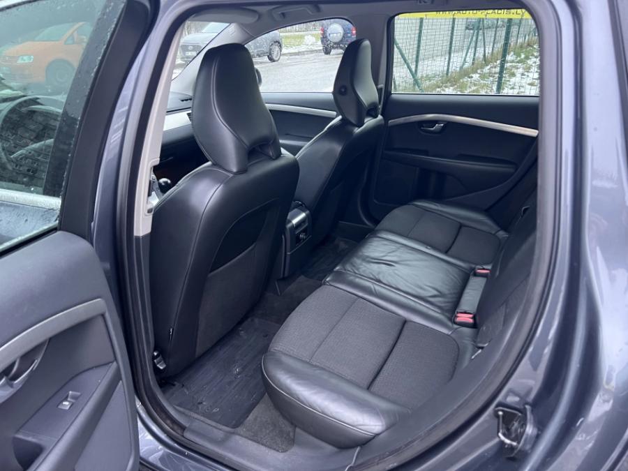 Pelēks Volvo V70 2010 Rīga, ar dzinēja tilpumu 1.60 L un nobraukumu 236 tūkst. km par 5550 €, foto 33 vietnē AUTOMOTO.COM.LV