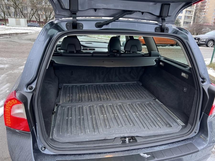 Pelēks Volvo V70 2010 Rīga, ar dzinēja tilpumu 1.60 L un nobraukumu 236 tūkst. km par 5550 €, foto 37 vietnē AUTOMOTO.COM.LV
