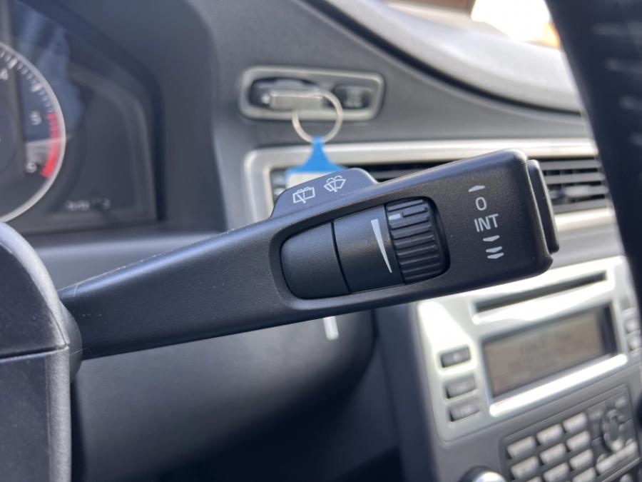 Pelēks Volvo V70 2010 Rīga, ar dzinēja tilpumu 1.60 L un nobraukumu 236 tūkst. km par 5550 €, foto 42 vietnē AUTOMOTO.COM.LV