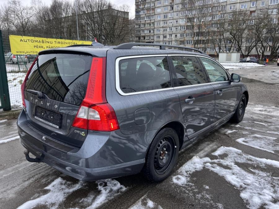 Pelēks Volvo V70 2010 Rīga, ar dzinēja tilpumu 1.60 L un nobraukumu 236 tūkst. km par 5550 €, foto 43 vietnē AUTOMOTO.COM.LV