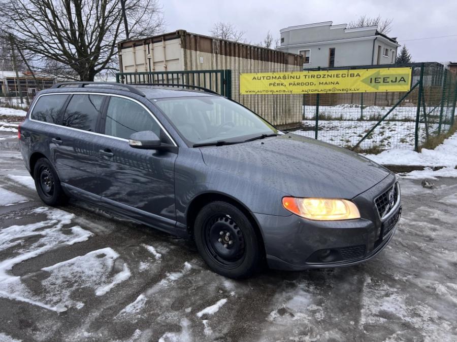 Pelēks Volvo V70 2010 Rīga, ar dzinēja tilpumu 1.60 L un nobraukumu 236 tūkst. km par 5550 €, foto 45 vietnē AUTOMOTO.COM.LV
