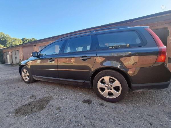Pelēks Volvo V70 2010 Klaipėda, ar dzinēja tilpumu 2.00 L un nobraukumu 320 tūkst. km par 3000 €, foto 5 vietnē AUTOMOTO.COM.LV