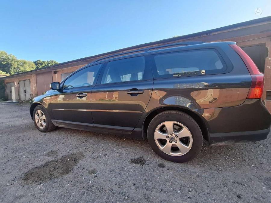 Pelēks Volvo V70 2010 Klaipėda, ar dzinēja tilpumu 2.00 L un nobraukumu 320 tūkst. km par 3000 €, foto 6 vietnē AUTOMOTO.COM.LV