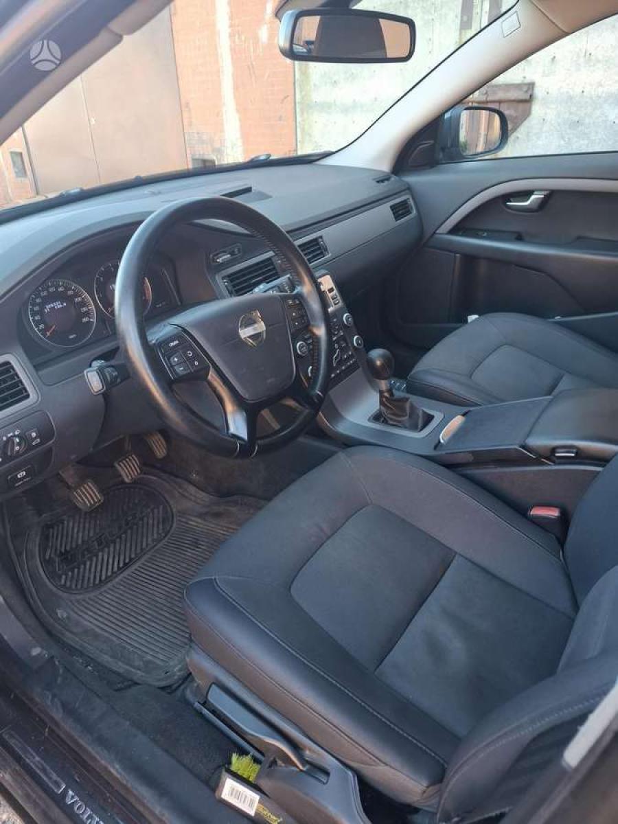 Pelēks Volvo V70 2010 Klaipėda, ar dzinēja tilpumu 2.00 L un nobraukumu 320 tūkst. km par 3000 €, foto 9 vietnē AUTOMOTO.COM.LV