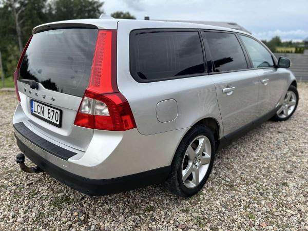 Grey Volvo V70 2010 in Vilnius, with an engine capacity of 2.00 L and mileage of 290 thousand km for 3500 €, photo 3 on AUTOMOTO.COM.LV