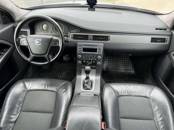 Grey Volvo V70 2010 in Vilnius, with an engine capacity of 2.00 L and mileage of 290 thousand km for 3500 €, photo 8 on AUTOMOTO.COM.LV