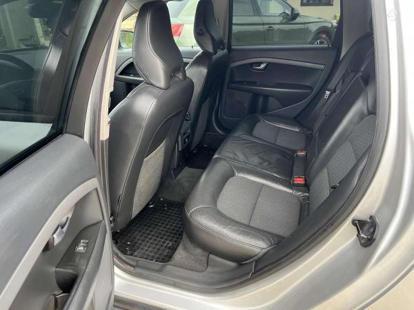 Grey Volvo V70 2010 in Vilnius, with an engine capacity of 2.00 L and mileage of 290 thousand km for 3500 €, photo 10 on AUTOMOTO.COM.LV