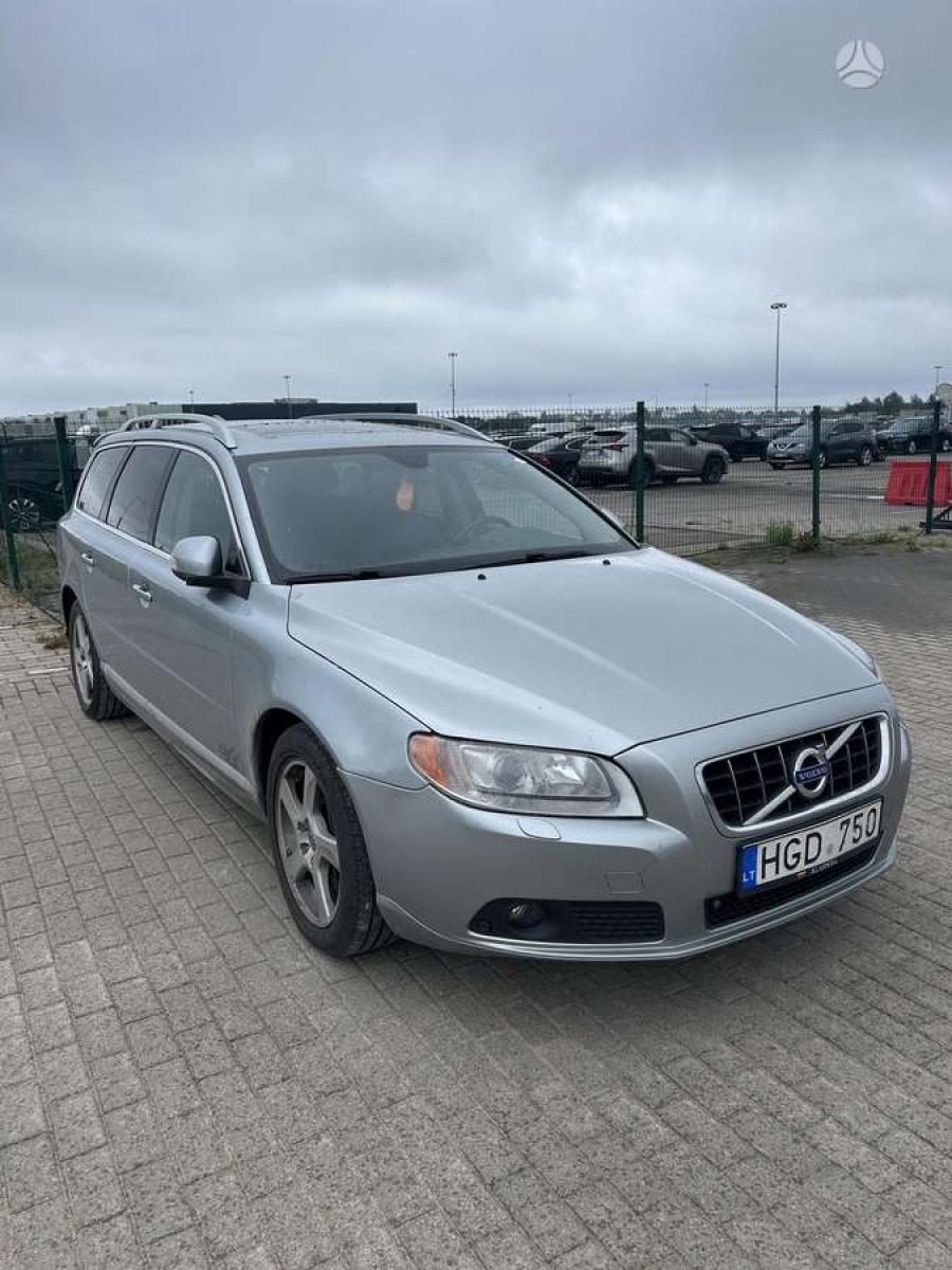 Grey Volvo V70 2010 in Vilnius, with an engine capacity of 2.40 L and mileage of 288 thousand km for 4900 €, photo 6 on AUTOMOTO.COM.LV