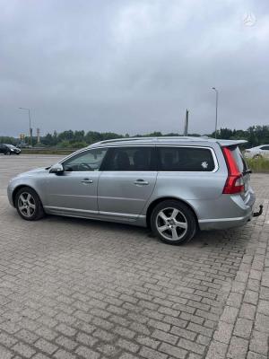 Grey Volvo V70 2010 in Vilnius, with an engine capacity of 2.40 L and mileage of 288 thousand km for 4900 €, photo 7 on AUTOMOTO.COM.LV
