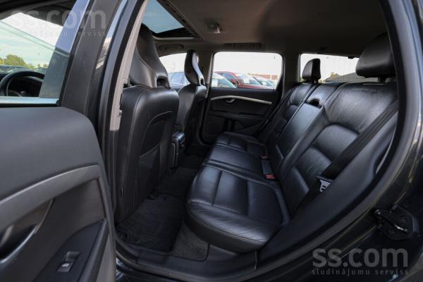 Grey Volvo V70 2010 in Jelgava, with an engine capacity of 2.00 L and mileage of 0 thousand km for 5990 €, photo 10 on AUTOMOTO.COM.LV