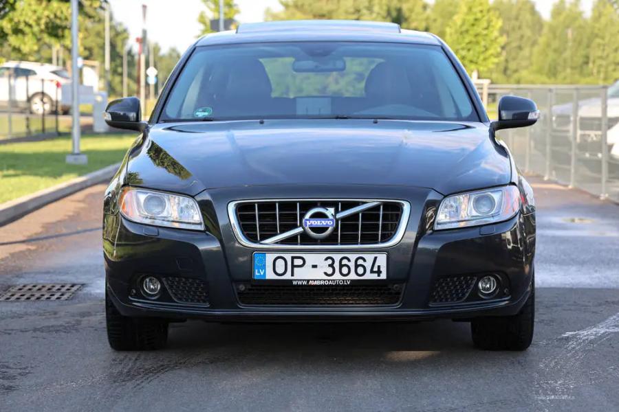Pelēks Volvo V70 2010 Jelgava, ar dzinēja tilpumu 2.00 L un nobraukumu 341 tūkst. km par 5990 €, foto 3 vietnē AUTOMOTO.COM.LV