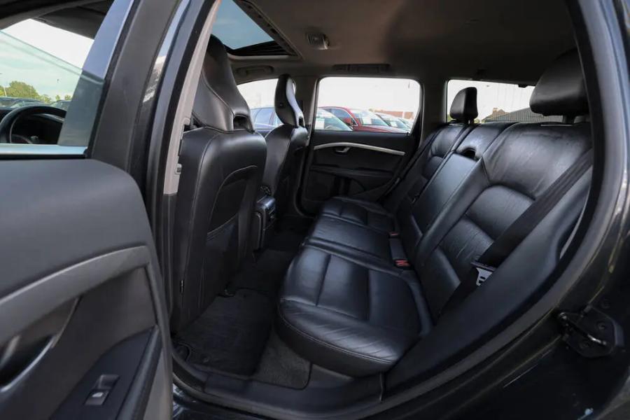 Pelēks Volvo V70 2010 Jelgava, ar dzinēja tilpumu 2.00 L un nobraukumu 341 tūkst. km par 5990 €, foto 11 vietnē AUTOMOTO.COM.LV