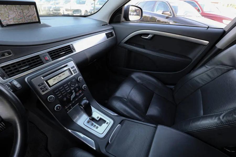 Pelēks Volvo V70 2010 Jelgava, ar dzinēja tilpumu 2.00 L un nobraukumu 341 tūkst. km par 5990 €, foto 19 vietnē AUTOMOTO.COM.LV