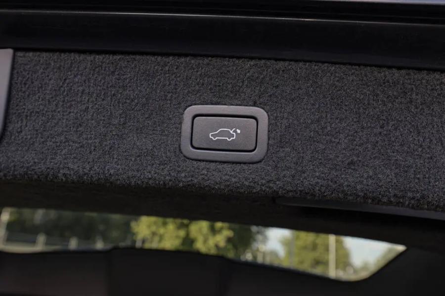 Pelēks Volvo V70 2010 Jelgava, ar dzinēja tilpumu 2.00 L un nobraukumu 341 tūkst. km par 5990 €, foto 26 vietnē AUTOMOTO.COM.LV