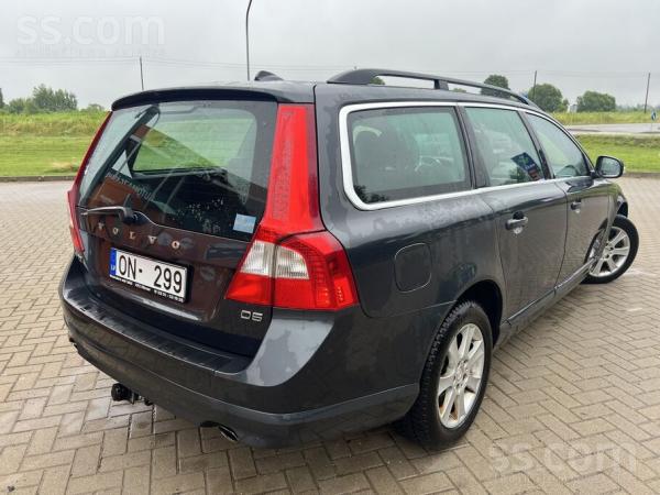 Grey Volvo V70 2010 in Jekabpils, with an engine capacity of 2.40 L and mileage of 357 thousand km for 5150 €, photo 2 on AUTOMOTO.COM.LV