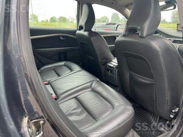 Grey Volvo V70 2010 in Jekabpils, with an engine capacity of 2.40 L and mileage of 357 thousand km for 5150 €, photo 8 on AUTOMOTO.COM.LV