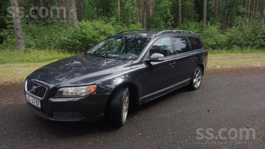 Grey Volvo V70 2010 in Riga, with an engine capacity of 2.40 L and mileage of 375 thousand km for 4200 €, photo 1 on AUTOMOTO.COM.LV