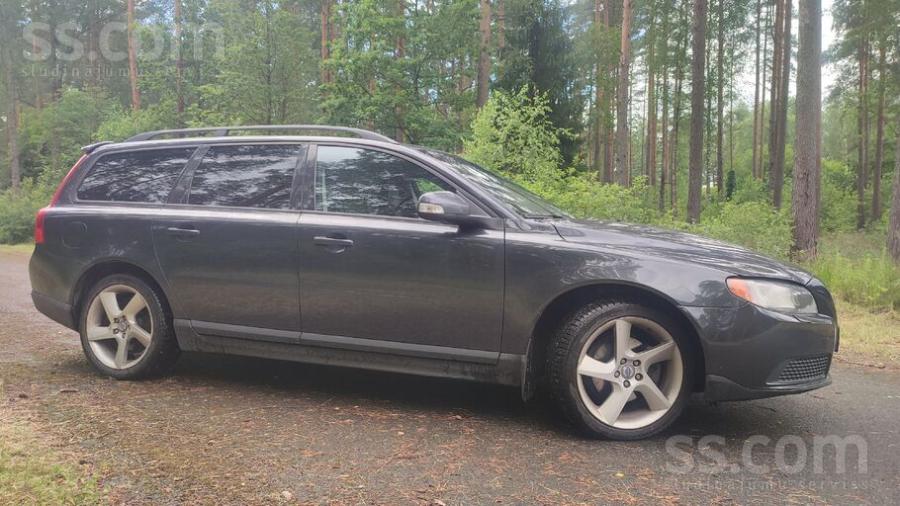 Grey Volvo V70 2010 in Riga, with an engine capacity of 2.40 L and mileage of 375 thousand km for 4200 €, photo 7 on AUTOMOTO.COM.LV
