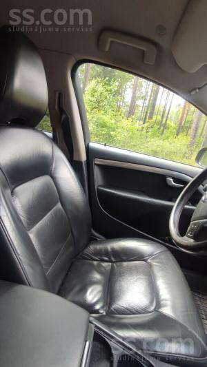 Grey Volvo V70 2010 in Riga, with an engine capacity of 2.40 L and mileage of 375 thousand km for 4200 €, photo 10 on AUTOMOTO.COM.LV