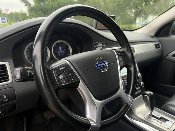 Pelēks Volvo V70 2010 Jēkabpils, ar dzinēja tilpumu 2.40 L un nobraukumu 357 tūkst. km par 5150 €, foto 10 vietnē AUTOMOTO.COM.LV