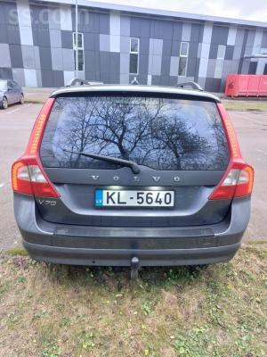Pelēks Volvo V70 2010 Rīga, ar dzinēja tilpumu 2.40 L un nobraukumu 352 tūkst. km par 3750 €, foto 3 vietnē AUTOMOTO.COM.LV