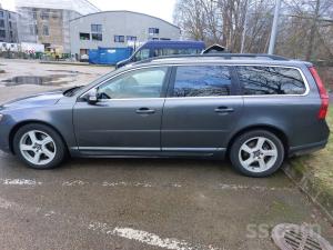 Pelēks Volvo V70 2010 Rīga, ar dzinēja tilpumu 2.40 L un nobraukumu 352 tūkst. km par 3750 €, foto 5 vietnē AUTOMOTO.COM.LV