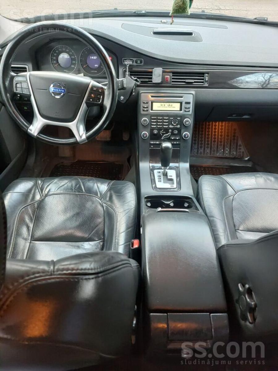 Pelēks Volvo V70 2010 Rīga, ar dzinēja tilpumu 2.40 L un nobraukumu 352 tūkst. km par 3750 €, foto 6 vietnē AUTOMOTO.COM.LV