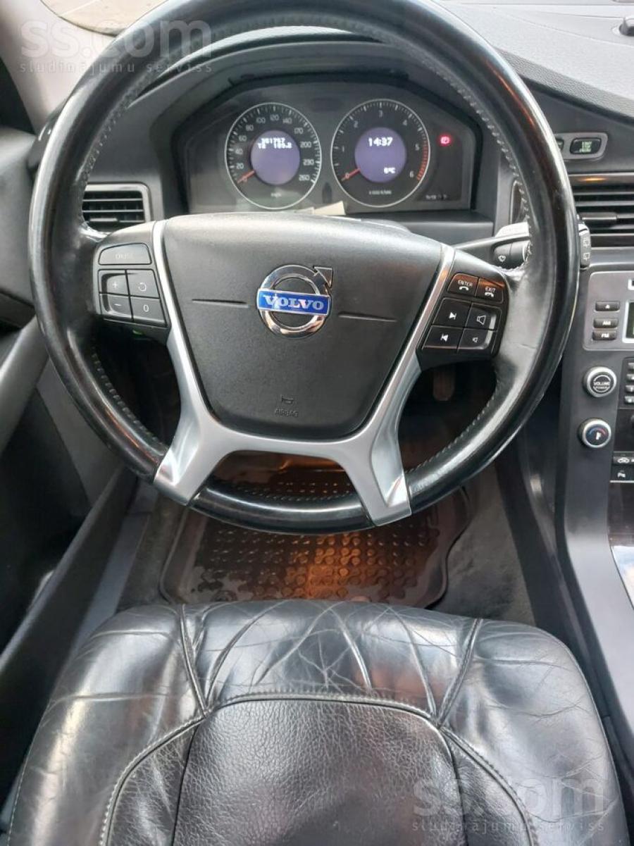 Pelēks Volvo V70 2010 Rīga, ar dzinēja tilpumu 2.40 L un nobraukumu 352 tūkst. km par 3750 €, foto 7 vietnē AUTOMOTO.COM.LV