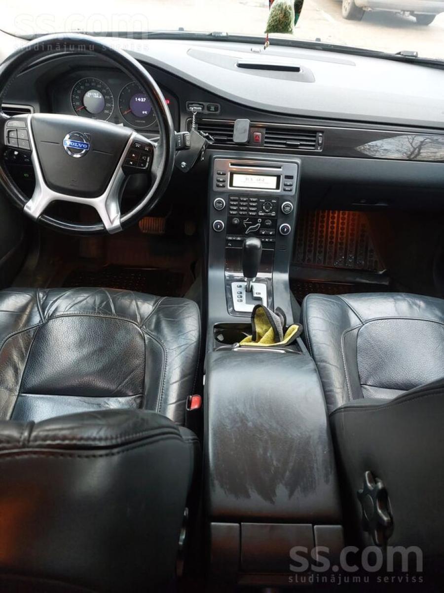 Pelēks Volvo V70 2010 Rīga, ar dzinēja tilpumu 2.40 L un nobraukumu 352 tūkst. km par 3750 €, foto 10 vietnē AUTOMOTO.COM.LV