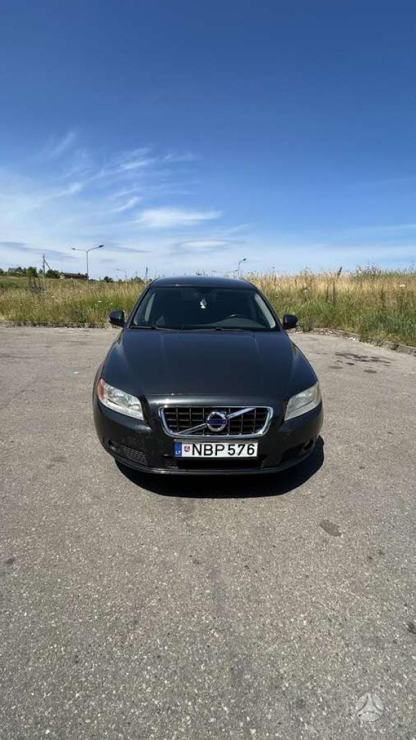 Grey Volvo V70 2010 in Vilnius, with an engine capacity of 2.00 L and mileage of 288 thousand km for 4000 €, photo 1 on AUTOMOTO.COM.LV