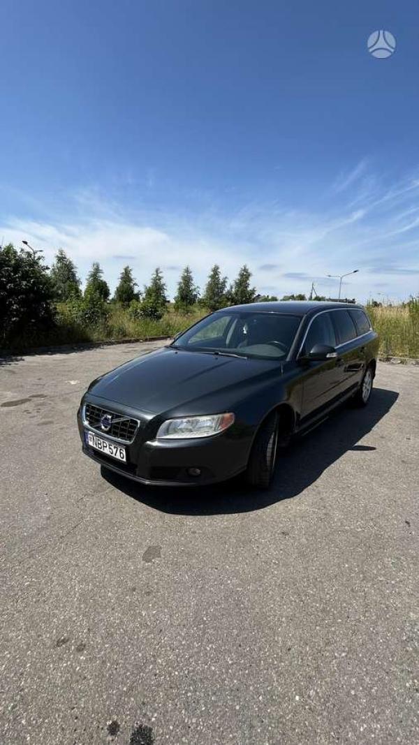 Grey Volvo V70 2010 in Vilnius, with an engine capacity of 2.00 L and mileage of 288 thousand km for 4000 €, photo 2 on AUTOMOTO.COM.LV