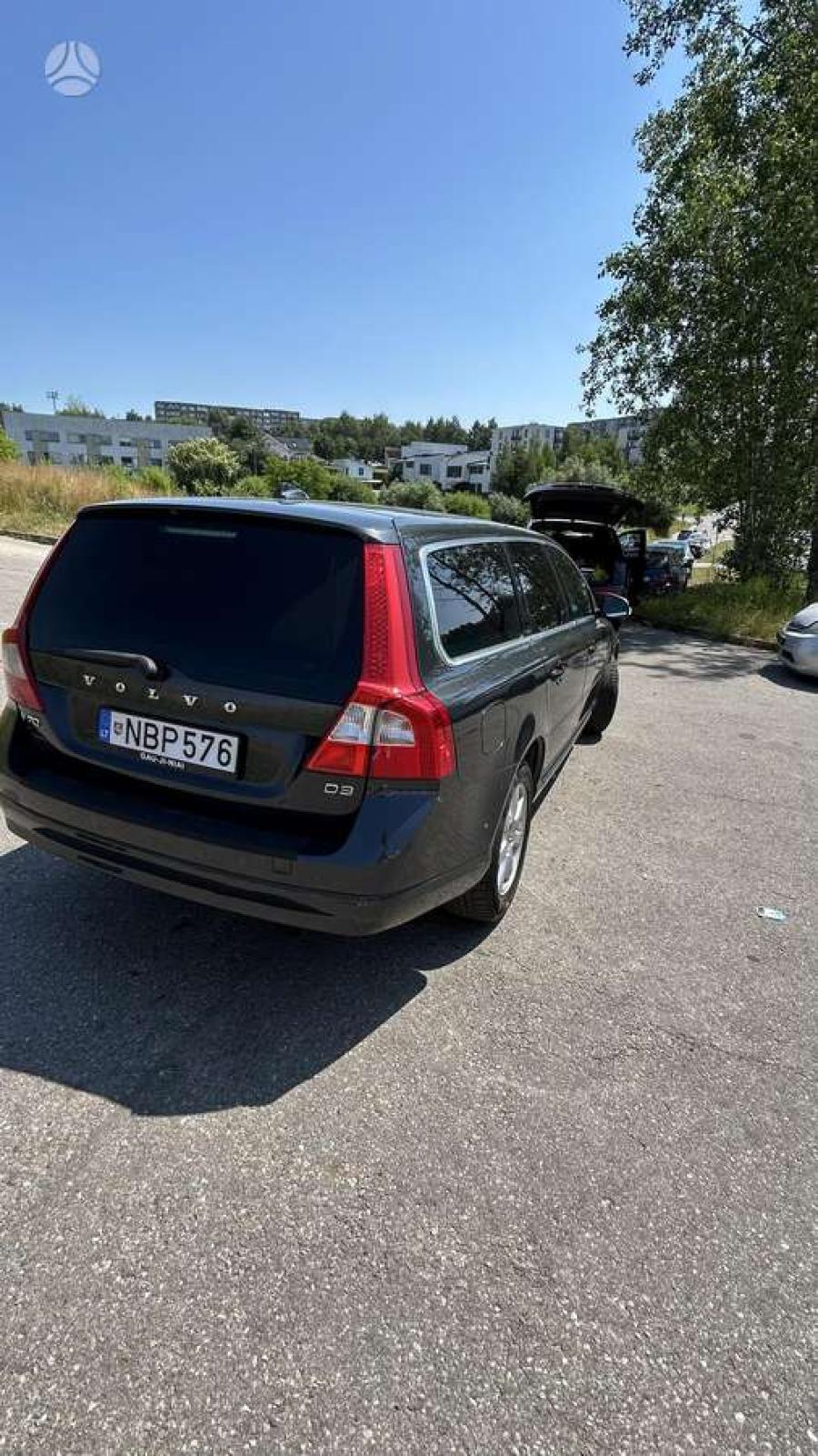 Grey Volvo V70 2010 in Vilnius, with an engine capacity of 2.00 L and mileage of 288 thousand km for 4000 €, photo 5 on AUTOMOTO.COM.LV