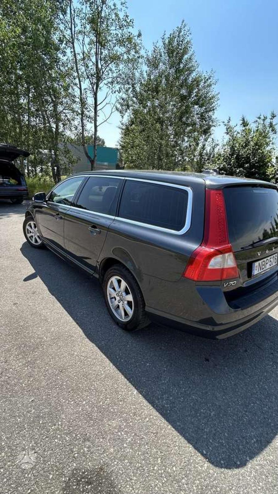 Grey Volvo V70 2010 in Vilnius, with an engine capacity of 2.00 L and mileage of 288 thousand km for 4000 €, photo 6 on AUTOMOTO.COM.LV